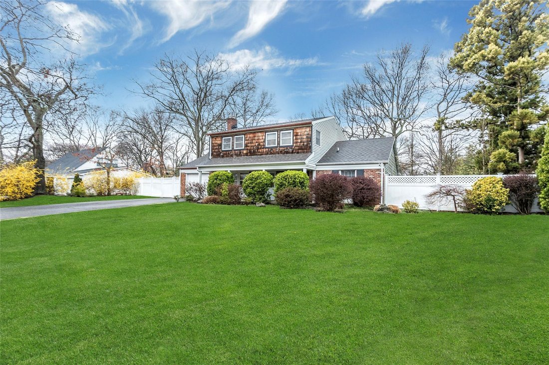 House Coram In Coram, New York, United States For Sale (15464493)