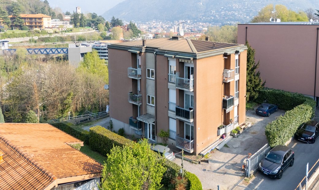 Entire Building In Como – Garage And Private Garden In Como, Lombardy ...