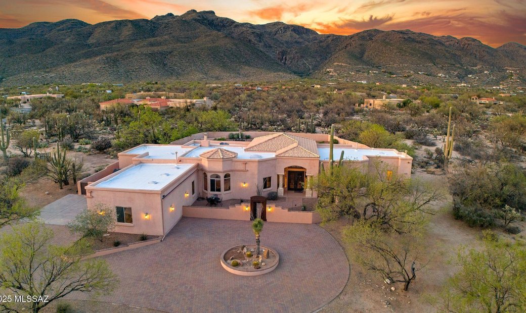 Hermosa Casa En El Lado Noreste En Tucson, Arizona, Estados Unidos En ...