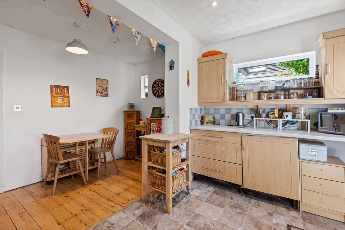 House Horley In Horley, England, United Kingdom For Sale (15469426)