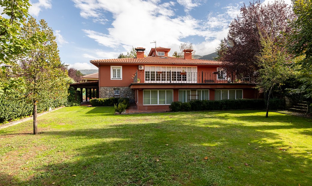 Detached Chalet In The Royal Site Of La In Segovia, Castile And Leon ...