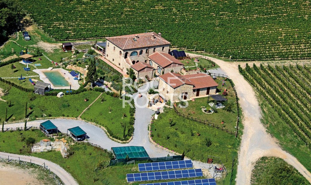 Farmhouse In The Heart Of The Sienese In Serre Di Rapolano, Tuscany ...