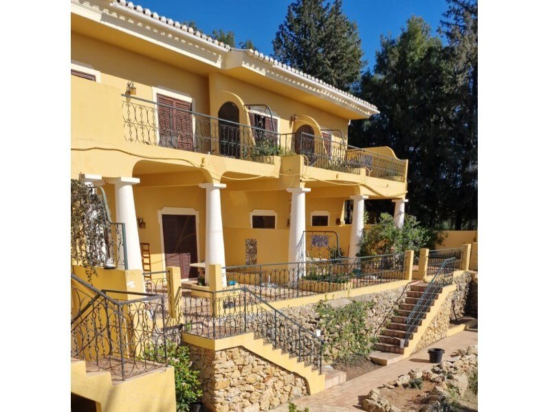 Excelente Finca Rural En El Corazón Del En Estoi, Distrito De Faro ...