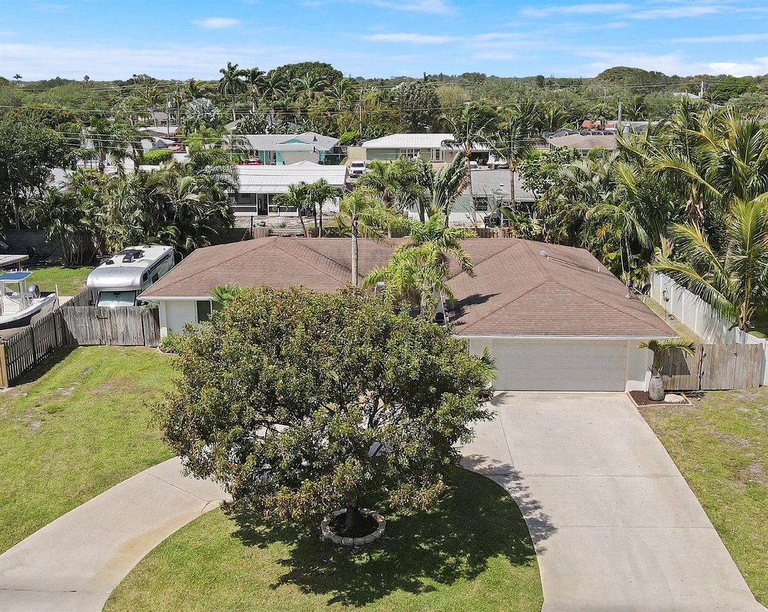 Prime Location Inside Bermuda Terrace In Tequesta, Florida, United ...