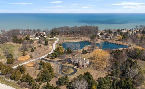 Lujo mansión casas en venta en Sheboygan, Wisconsin | JamesEdition