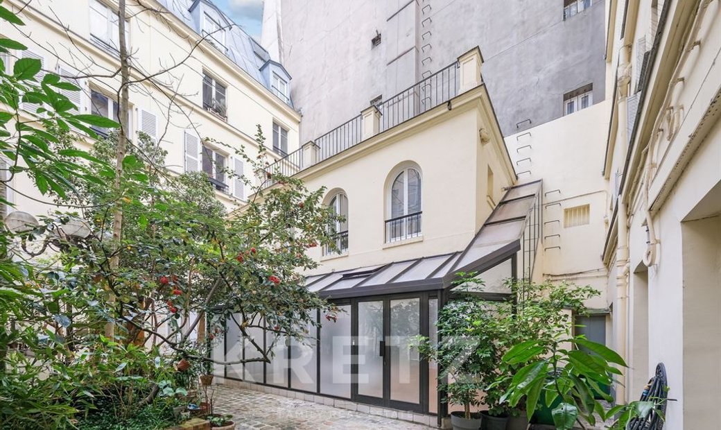 Completely Renovated House With Atypical In Paris, île De France ...