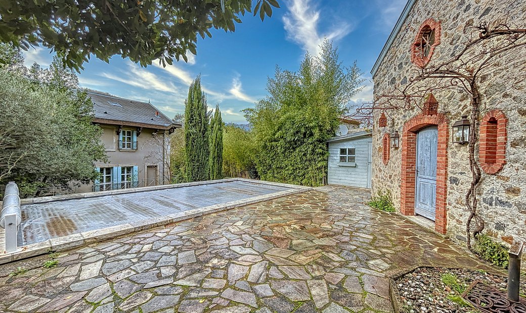 Bourgeois House Of 220m² On In Vals Les Bains, Auvergne Rhône Alpes ...