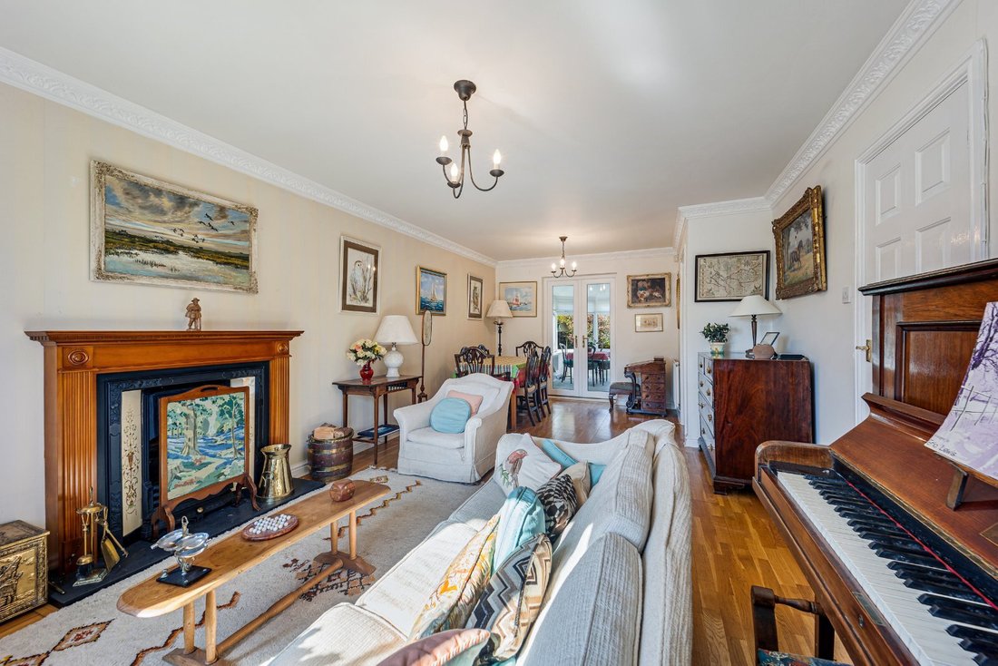 House, Castle Hill, Wrexham Road, Pulford, En Pulford, Inglaterra ...