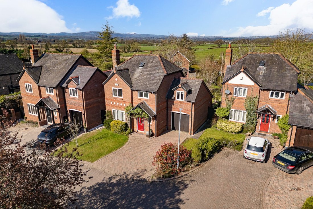 House, Castle Hill, Wrexham Road, Pulford, En Pulford, Inglaterra ...