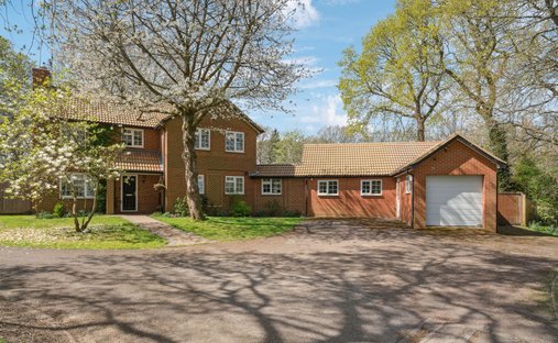 Luxury modern houses for sale in Studham, England, United Kingdom ...