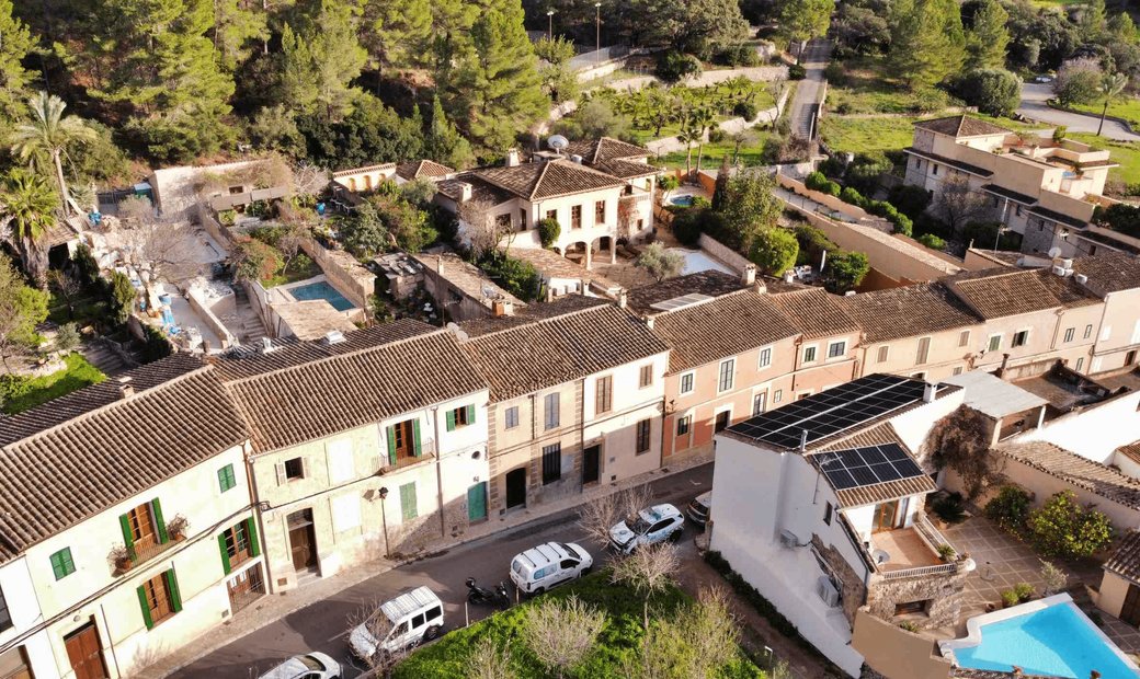 Auténtica Casa De Pueblo Con Jardín En Sa Coma En Andratx Pueblo, Spain ...
