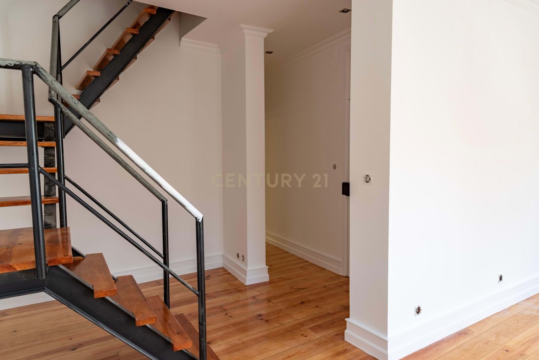 T5 Duplex, Em Campo De Ourique – Junto En Lisboa, Distrito De Lisboa, Portugal En Venta (15499952)
