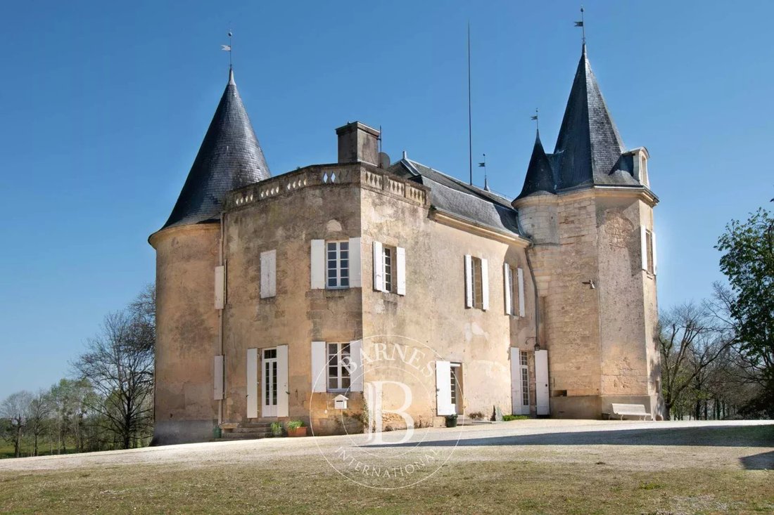Bergerac, 18th Century Castle, Idyllic In Bergerac, Nouvelle Aquitaine ...