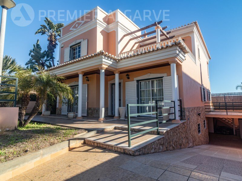 Pleasantly Presented 3+1 Bedroom Villa In Faro, Faro District, Portugal ...