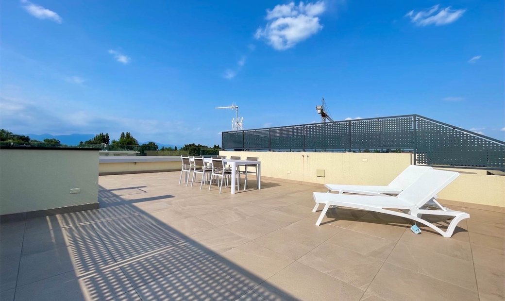 Last Penthouse With Solarium And Lake In Desenzano Del Garda, Lombardy, Italy For Sale (15498258)