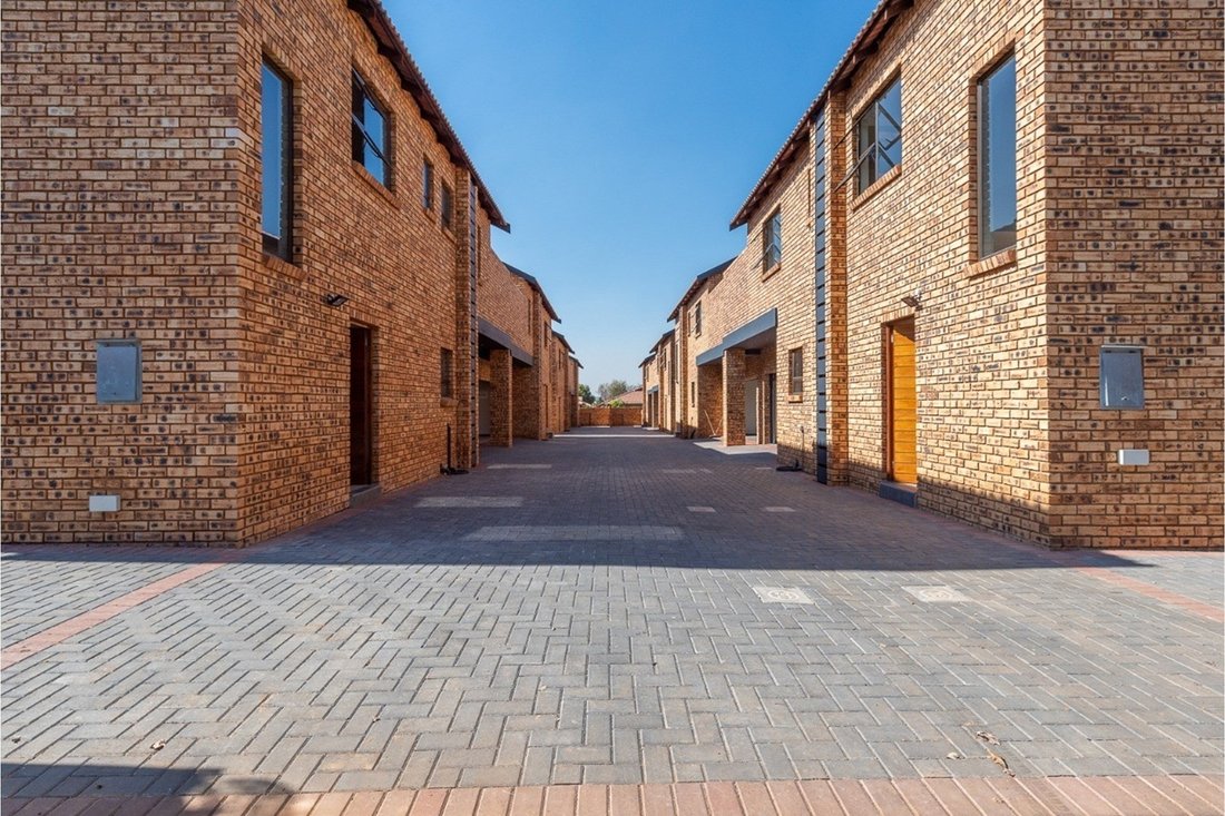 Investor Alert: Fully Let 8 Unit Sectional In Alberton, Gauteng, South ...