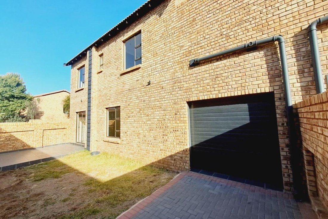 Investor Alert: Fully Let 8 Unit Sectional In Alberton, Gauteng, South ...