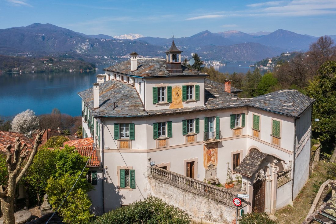 Villa Bonola Un Chef D'œuvre Sur Le Lac D'orta Dans Corconio, Piémont ...