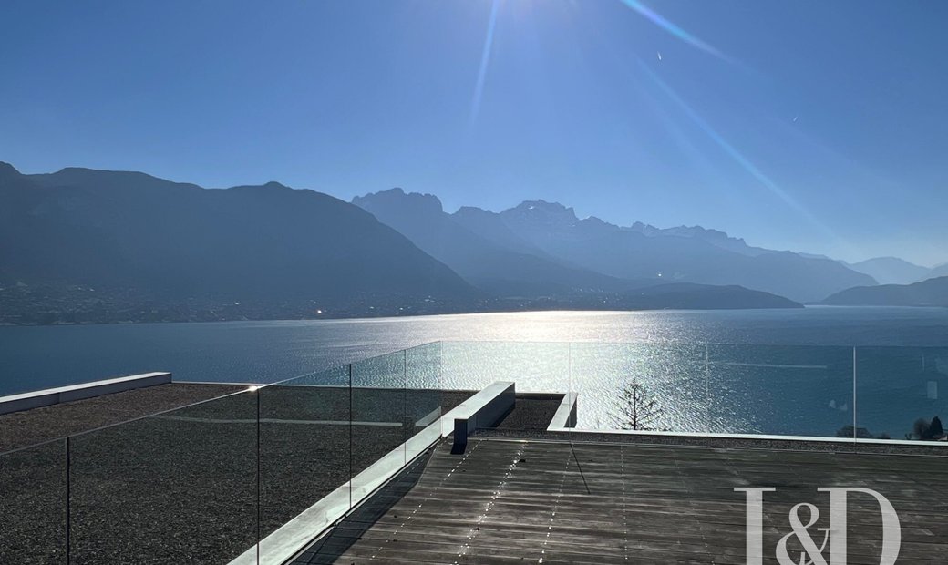 Annecy House In Annecy, Auvergne Rhône Alpes, France For Sale (15500344)