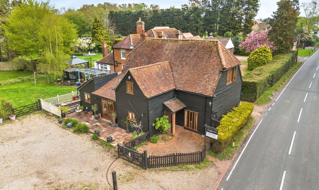 3 Bedroom Barn Conversion For Sale In In Brentwood, England, United ...