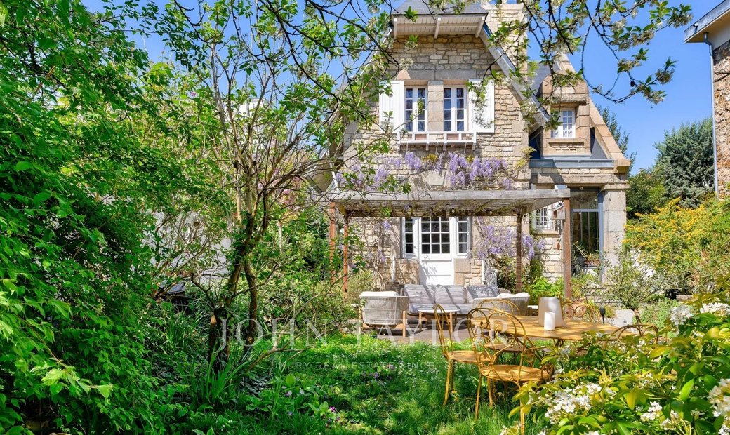 Superb House With Sunny Garden Bellevue In Meudon, île De France ...