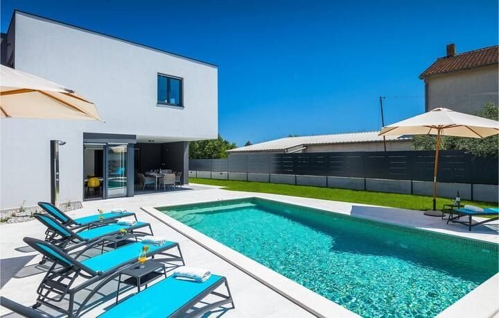 Villa For Sale In škatari, Pula, Pula In škatari, Pula, Croatia Zu ...