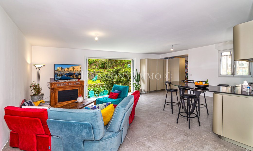 Villa Avec Joli Jardin En Restanque En Plein Cœur Dans Ajaccio, Corse ...