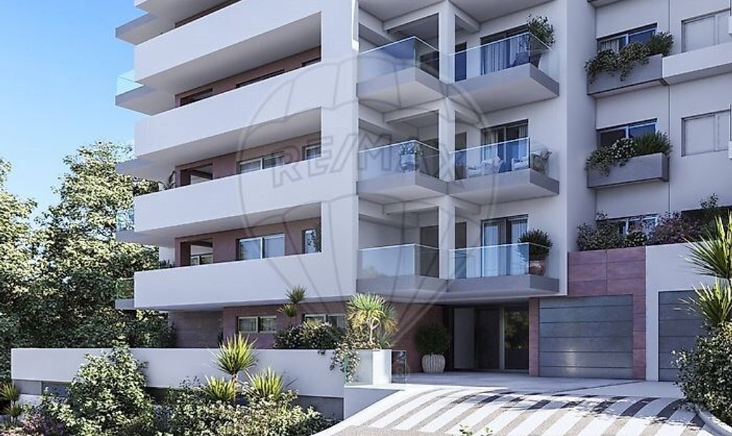 Located In Jardins Do Amparo You Can Find In Portimão, Faro District ...