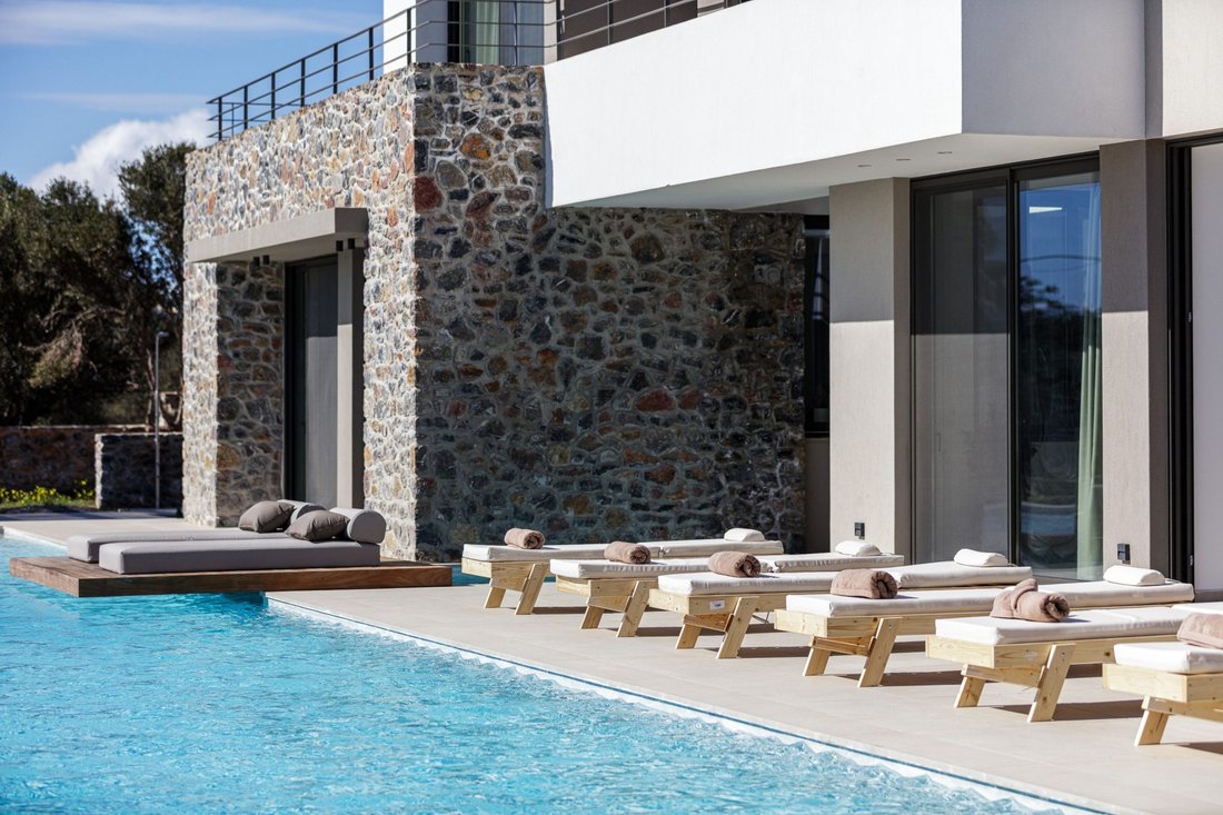 Contemporary Elegance With Stunning Panoramic Views Of In órmos Soúdas ...