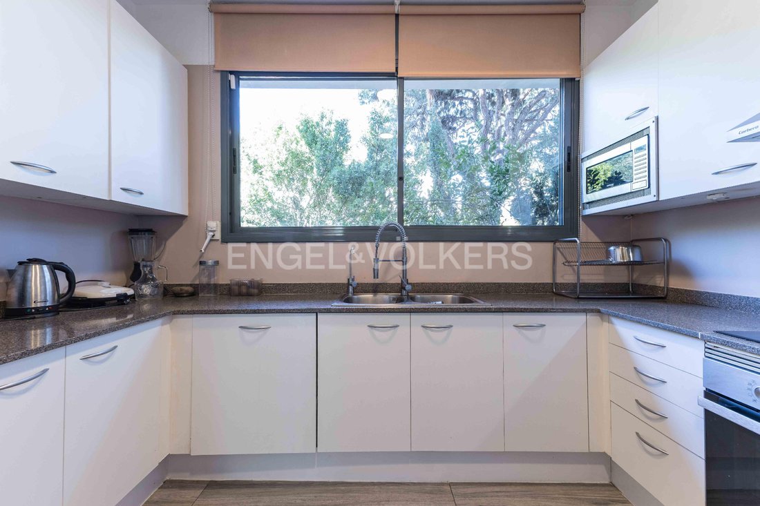Temporary Townhouse In Gava, Catalonia, Spain For Rent (15498330)