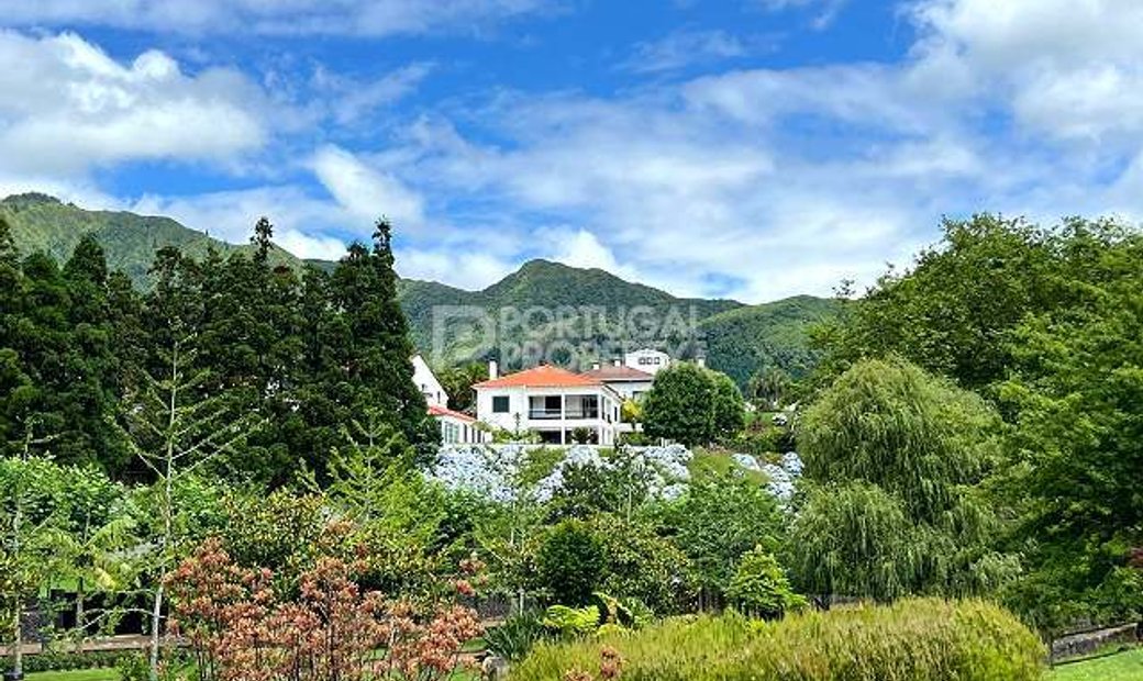 Stunning Estate With Spectacular View Of Parque De Merendas In Azores ...