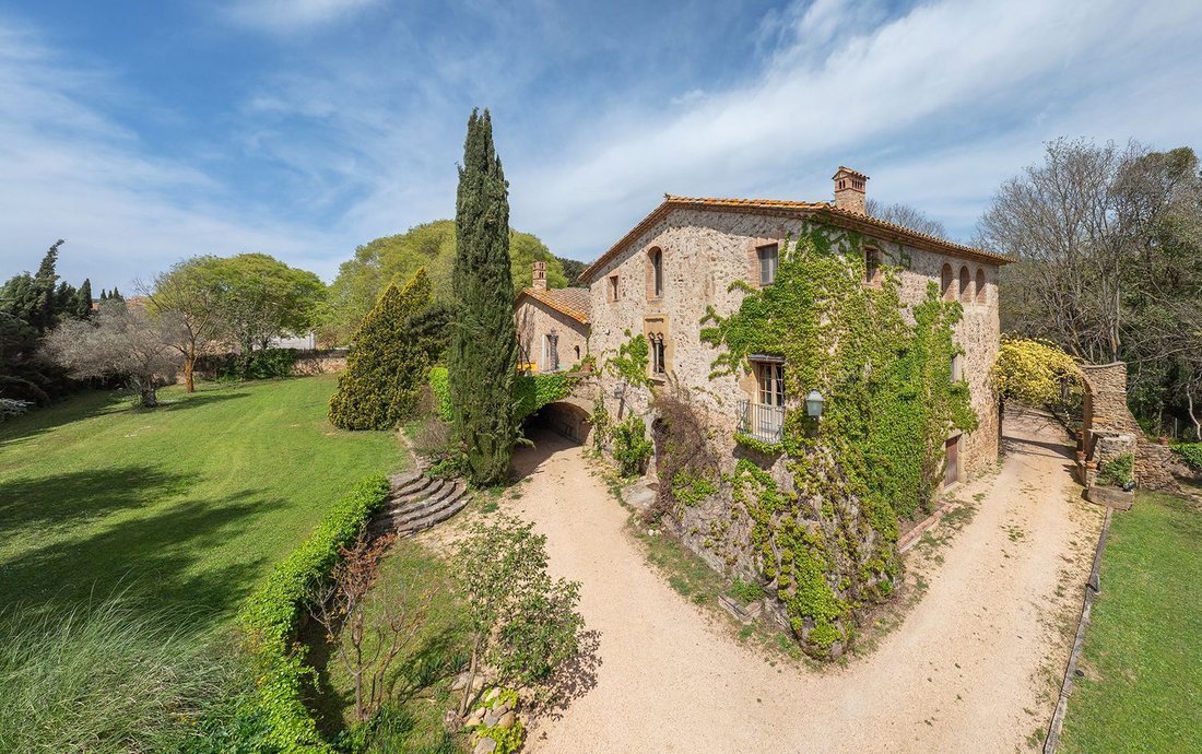 Corçá Rustic Masia In La Bisbal D'emporda, Catalonia, Spain For Sale ...