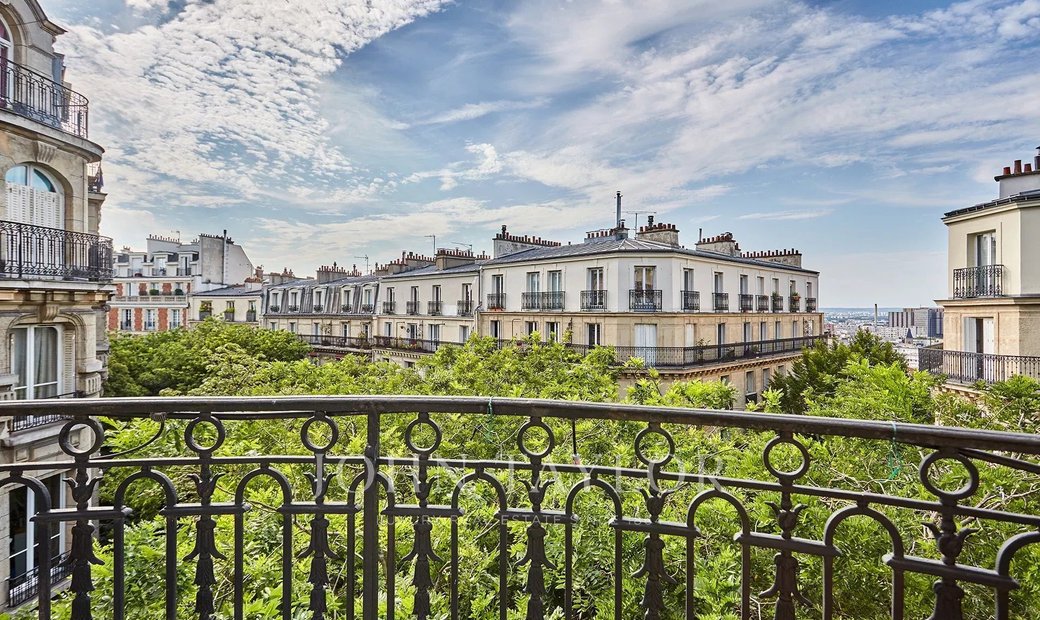 High End 3 Room Apartment With Views In The In Paris, île De France ...