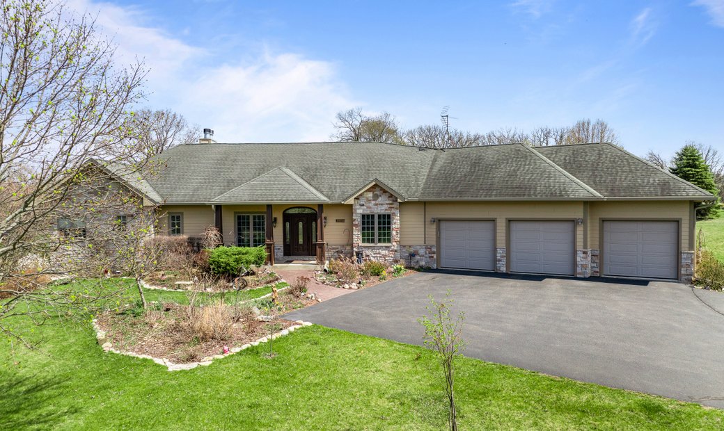 Beautiful Residence Sitting On Six In Spring Prairie, Wisconsin, United ...