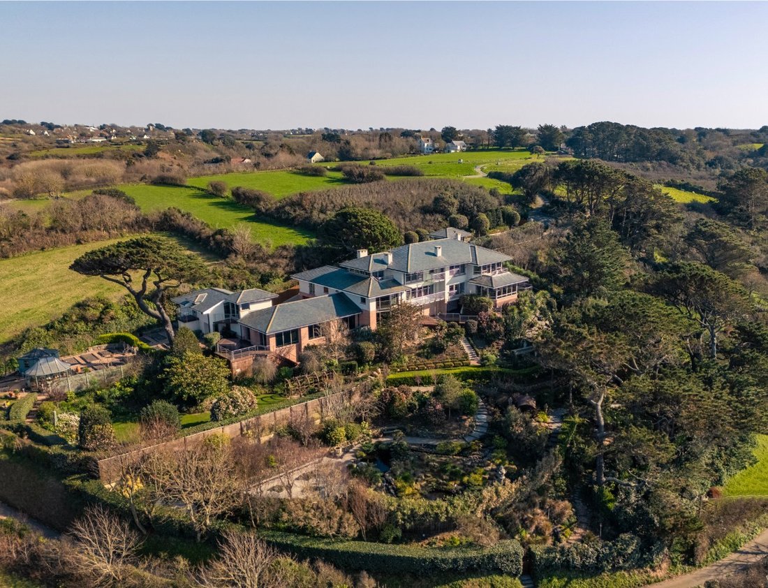 Ocean House In Guernsey, Guernsey For Sale (15540997)