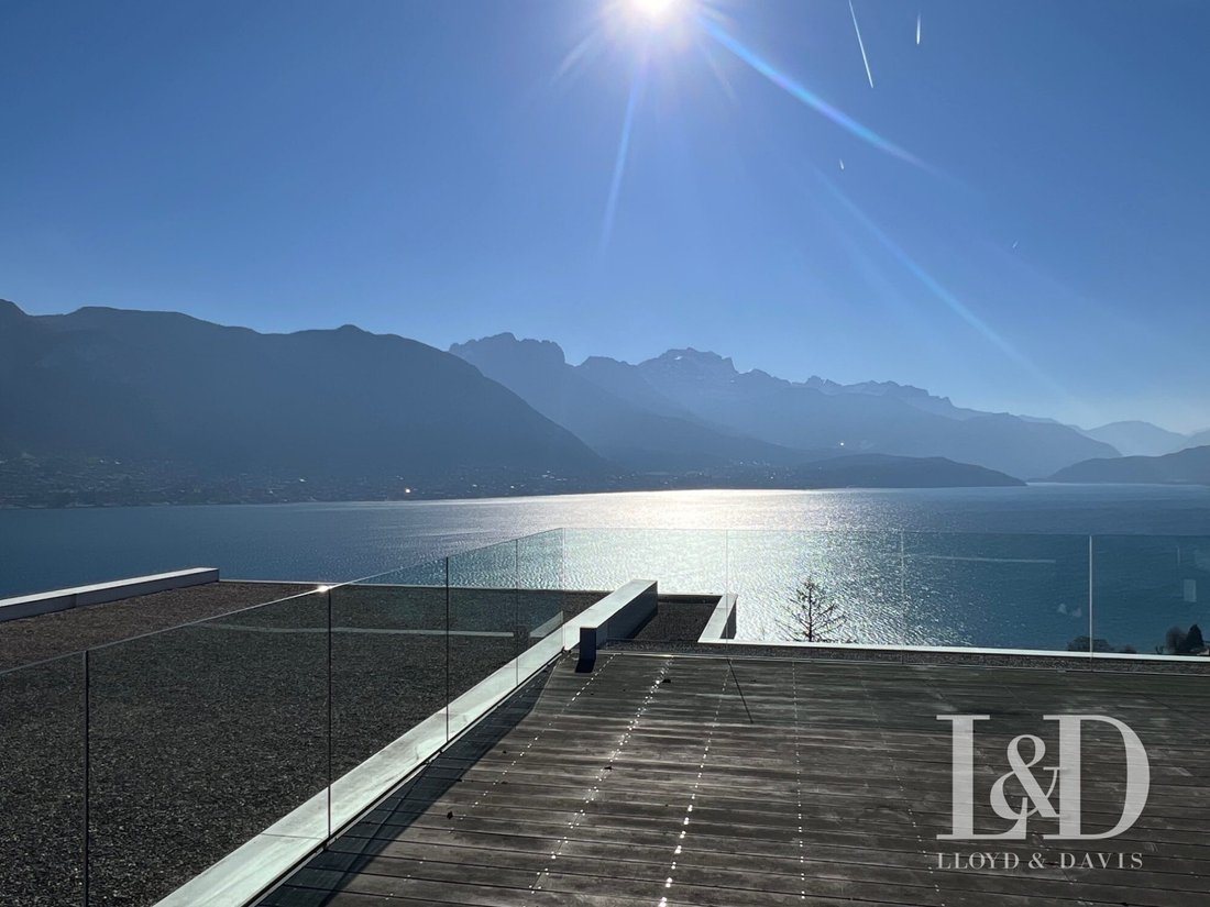 Annecy House In Annecy, Auvergne Rhône Alpes, France For Sale (15552766)
