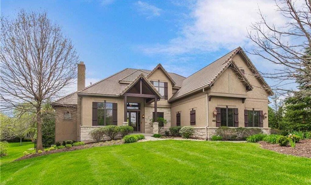 Estate Home With Backyard Oasis In Overland Park, Kansas, United States ...