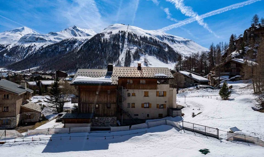 This Gorgeous 5 Bedroom Split In Val D'isère, Auvergne Rhône Alpes ...