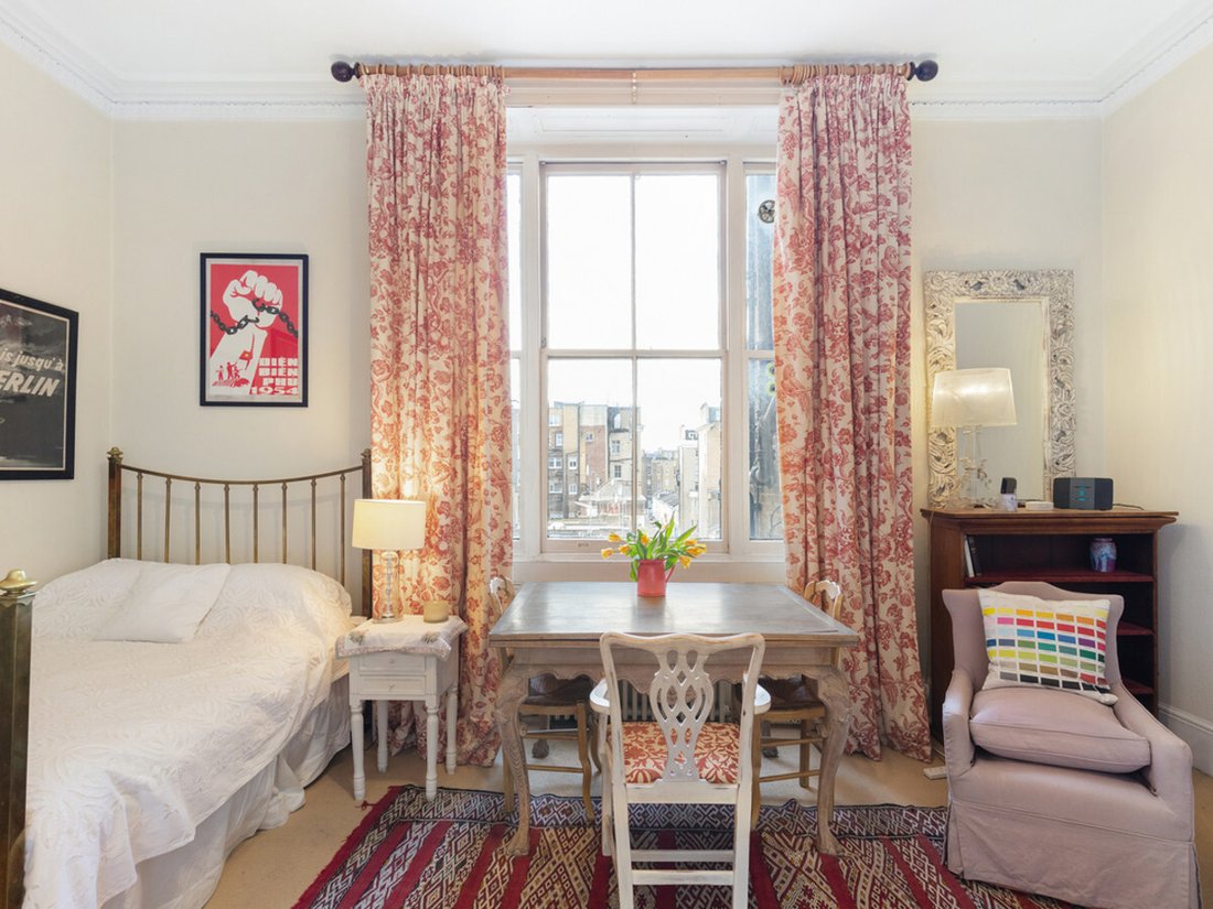 A Beautifully Presented Studio Apartment In London, England, United ...