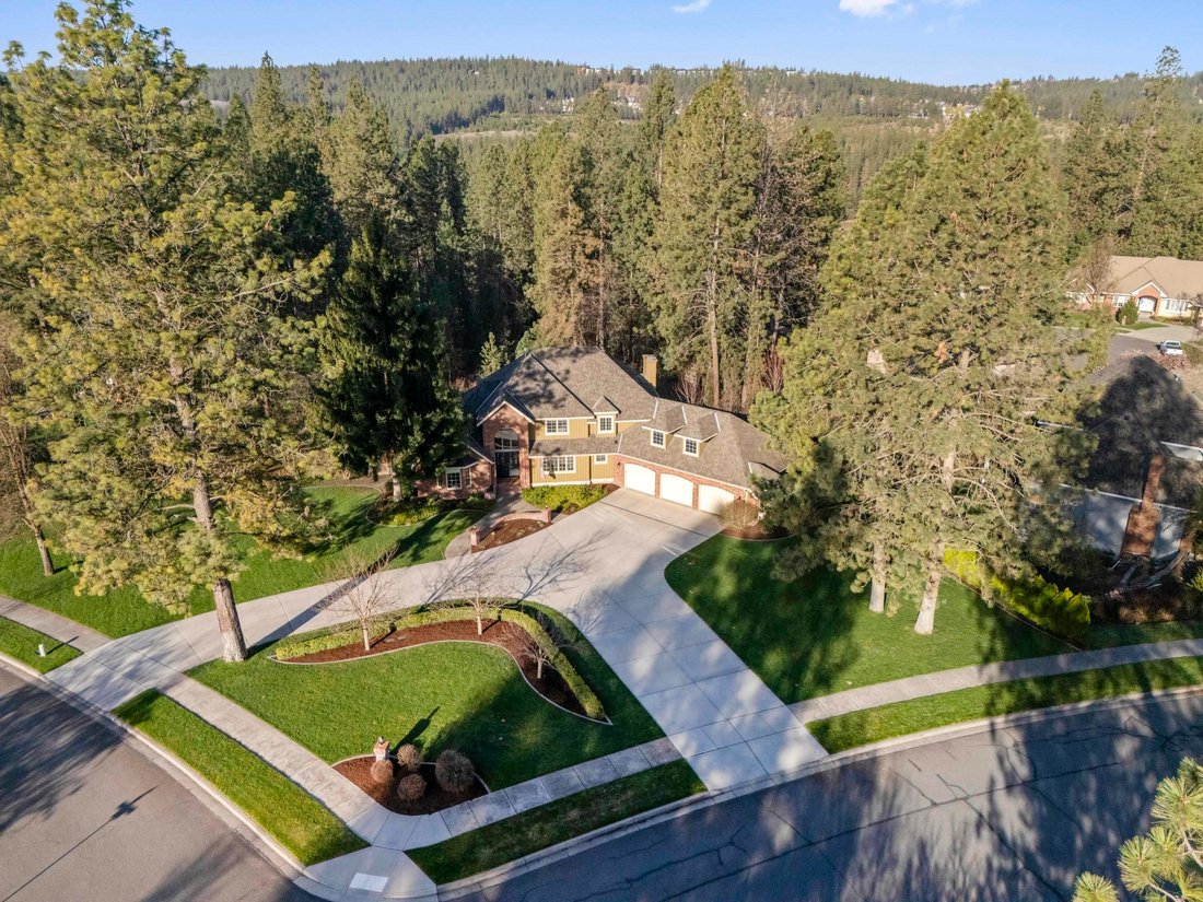 Timeless Traditional Home On On Park Like In Spokane, Washington ...