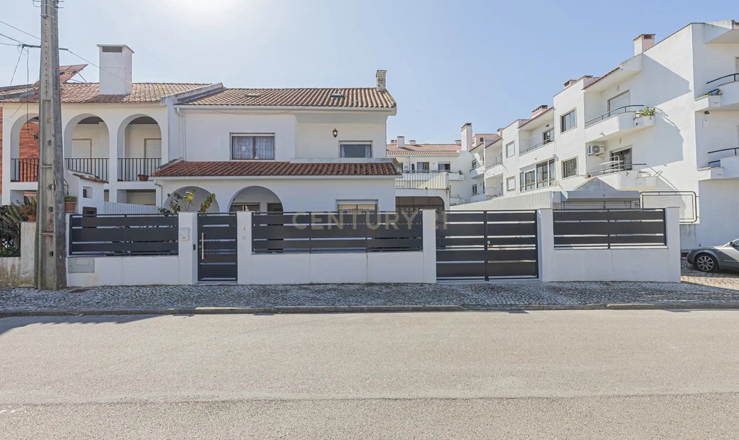 Moradia T3 + 2 Na Marisol Charneca De Caparica In Aroeira, Setubal ...