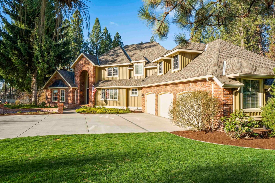 Timeless Traditional Home On On Park Like In Spokane, Washington ...