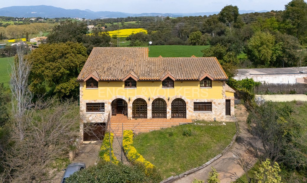 Beautiful Rustic House For Sale In Palau Solità And Plegamans ...