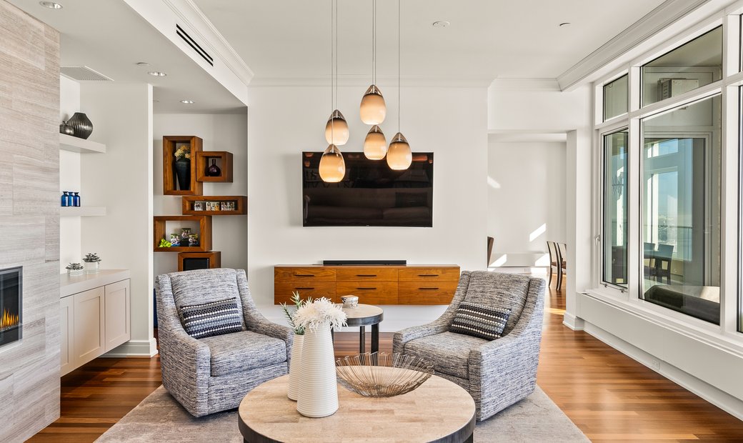 Impeccable 24th Floor Residence With In Milwaukee, Wisconsin, United ...
