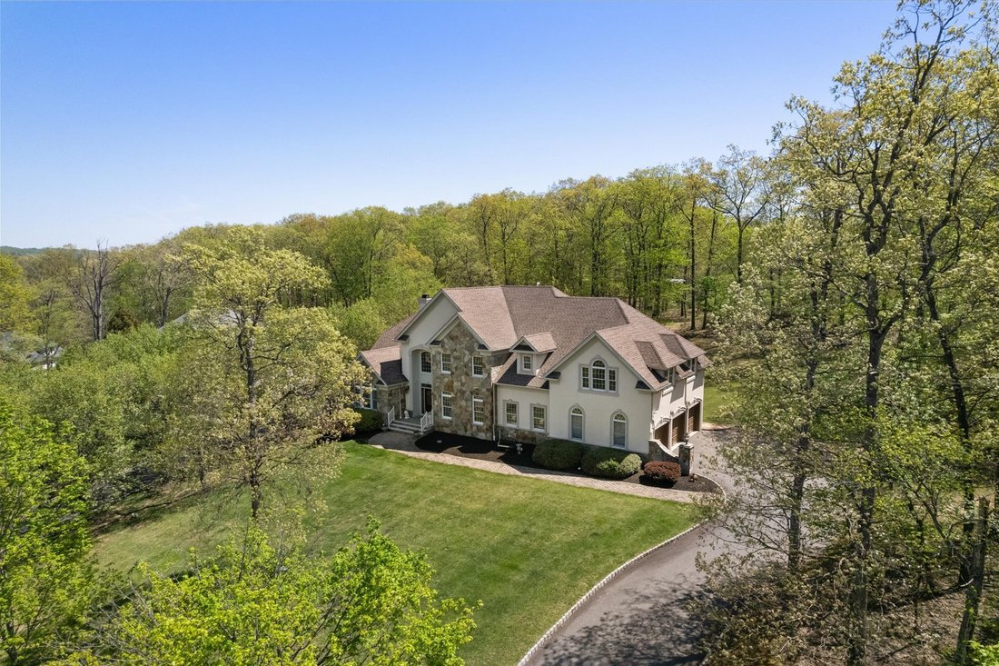 Luxury And Functionality In This Stunning In Warren, New Jersey, United ...