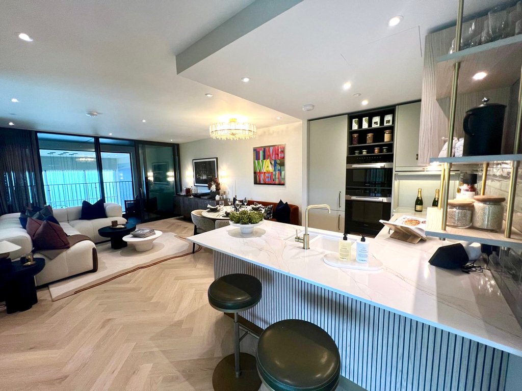 This Exceptional 3 Bedroom, 10th Floor In London, England, United ...