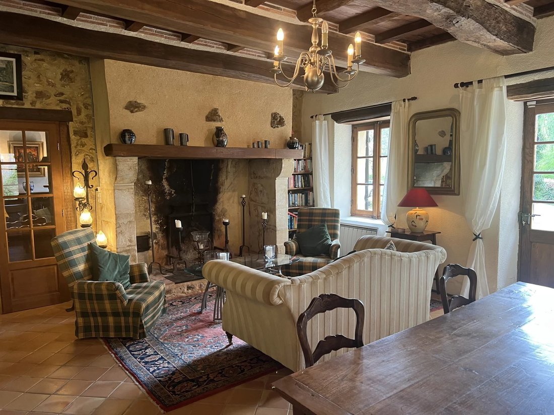 Stunning 16th Century Large Character Home In Issac, Nouvelle Aquitaine ...