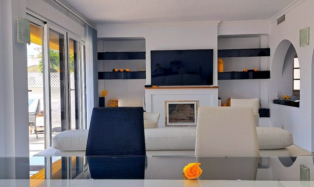 Discover This Beautifully Renovated Elevated Ground Floor In Marbella ...