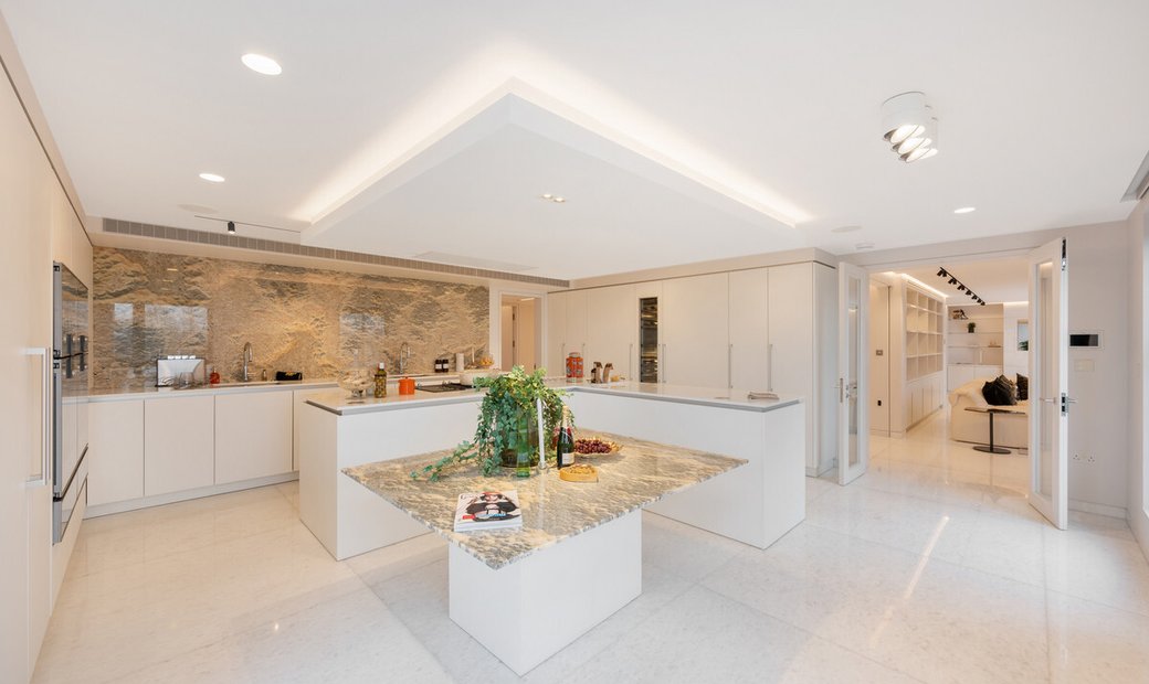 A Well Presented Penthouse With Lift And In London, England, United ...