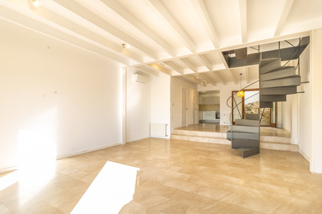 Chalet Pareado Con Impresionantes Vistas In Alaro, Balearic Islands ...